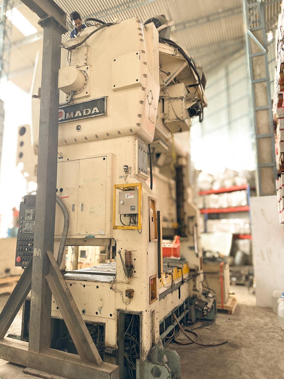 AMADA JAPAN MODEL : SW-200 – Marvel Machinery